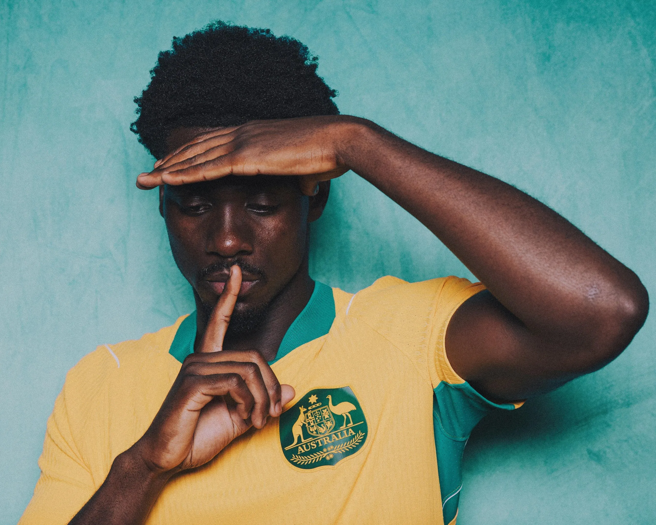 Le Parcours de Mo Touré : Des Luttes de Réfugié à la Gloire des ...